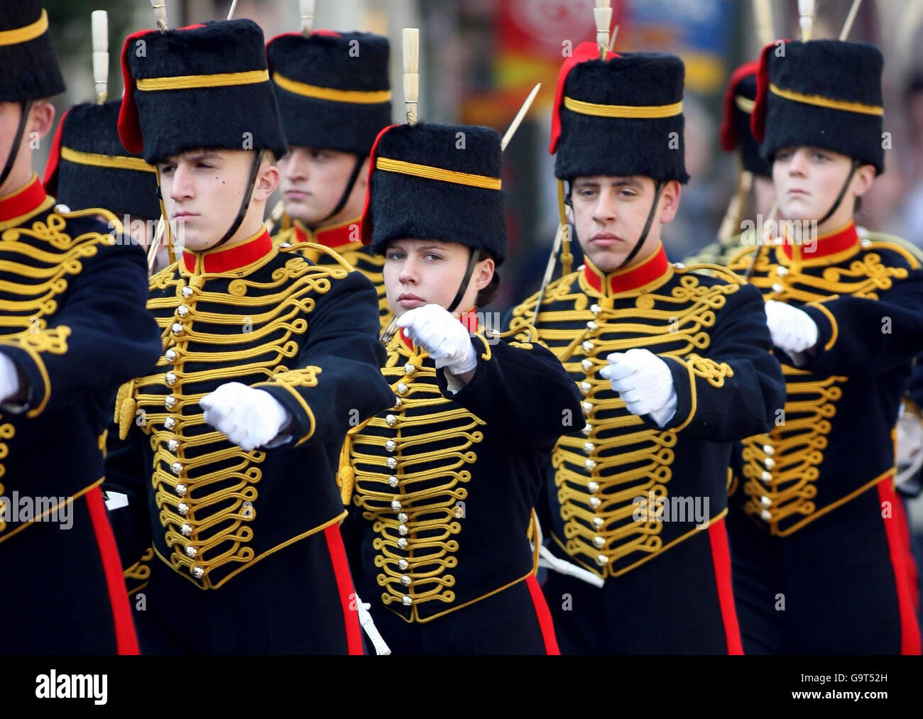 Women soldiers guard Windsor Castle Stock Photo - Alamy