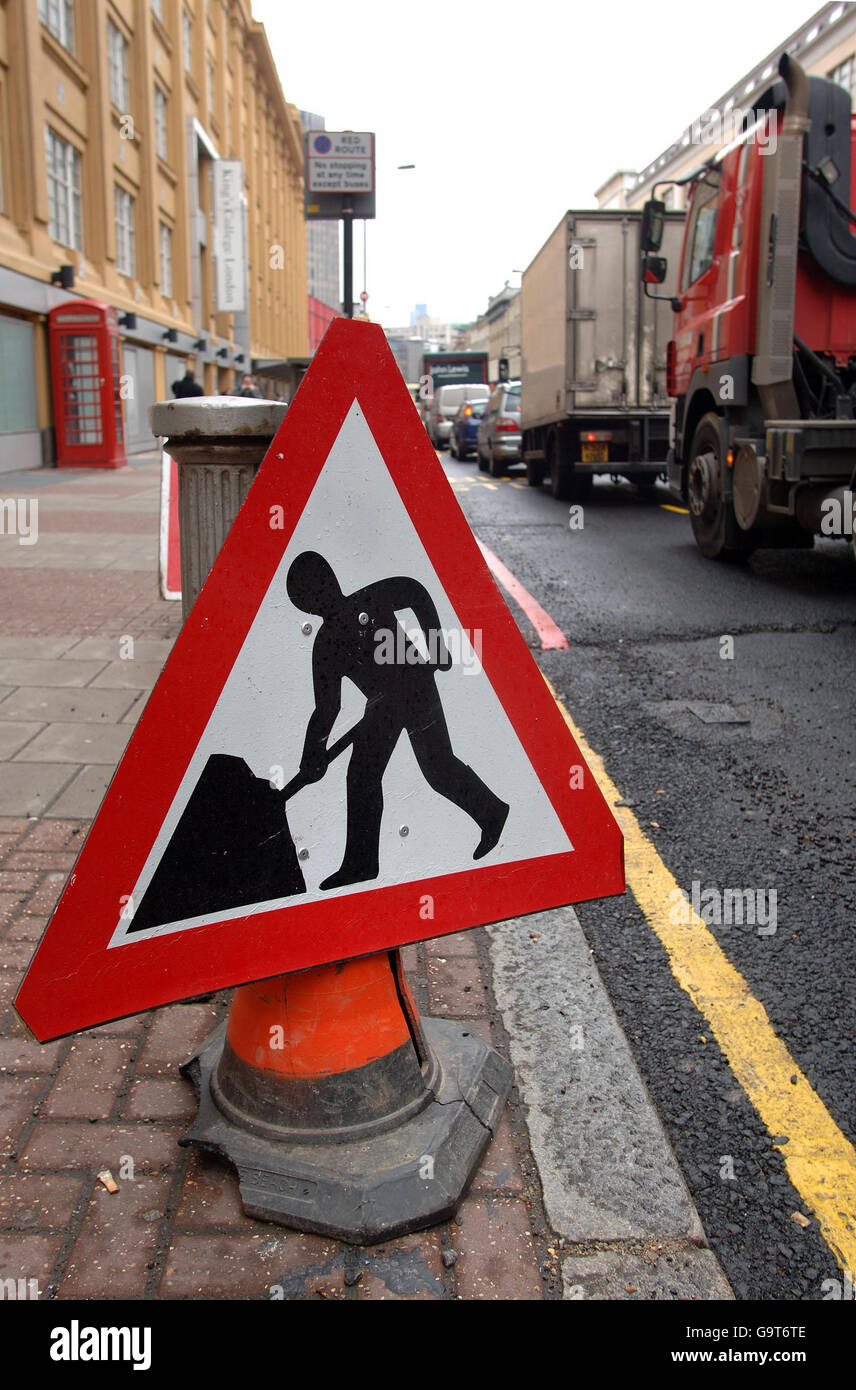 Pothole london street hi-res stock photography and images - Alamy