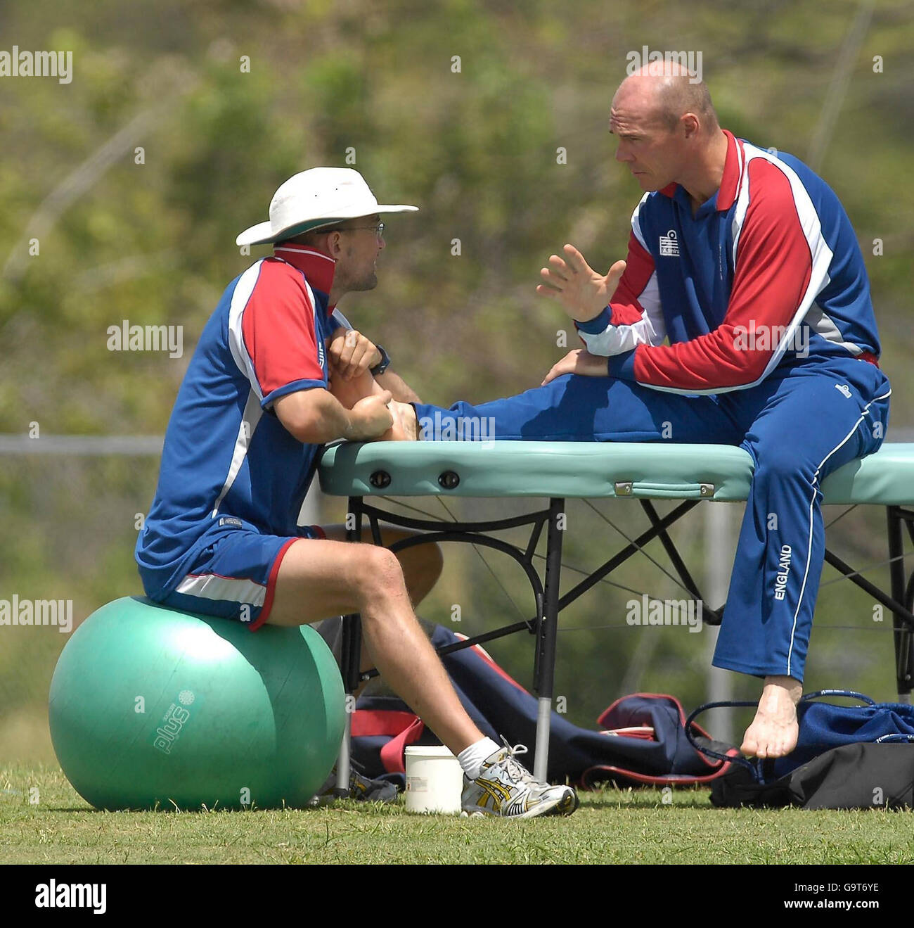 England's Paul Nixon and Mark Saxby (l) during practice Stock Photo - Alamy