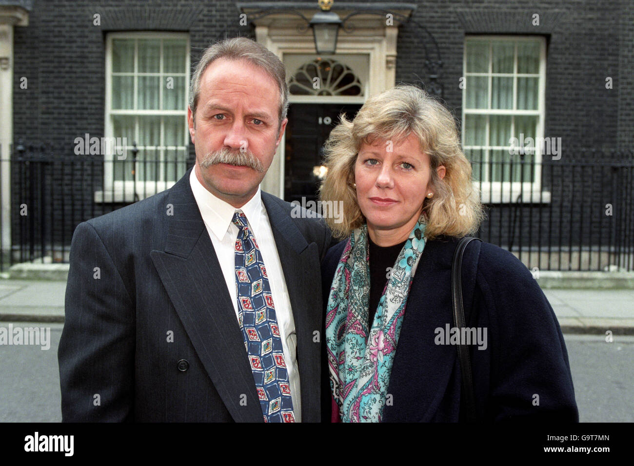 Colin and wendy parry outside no 10 downing street hi-res stock ...