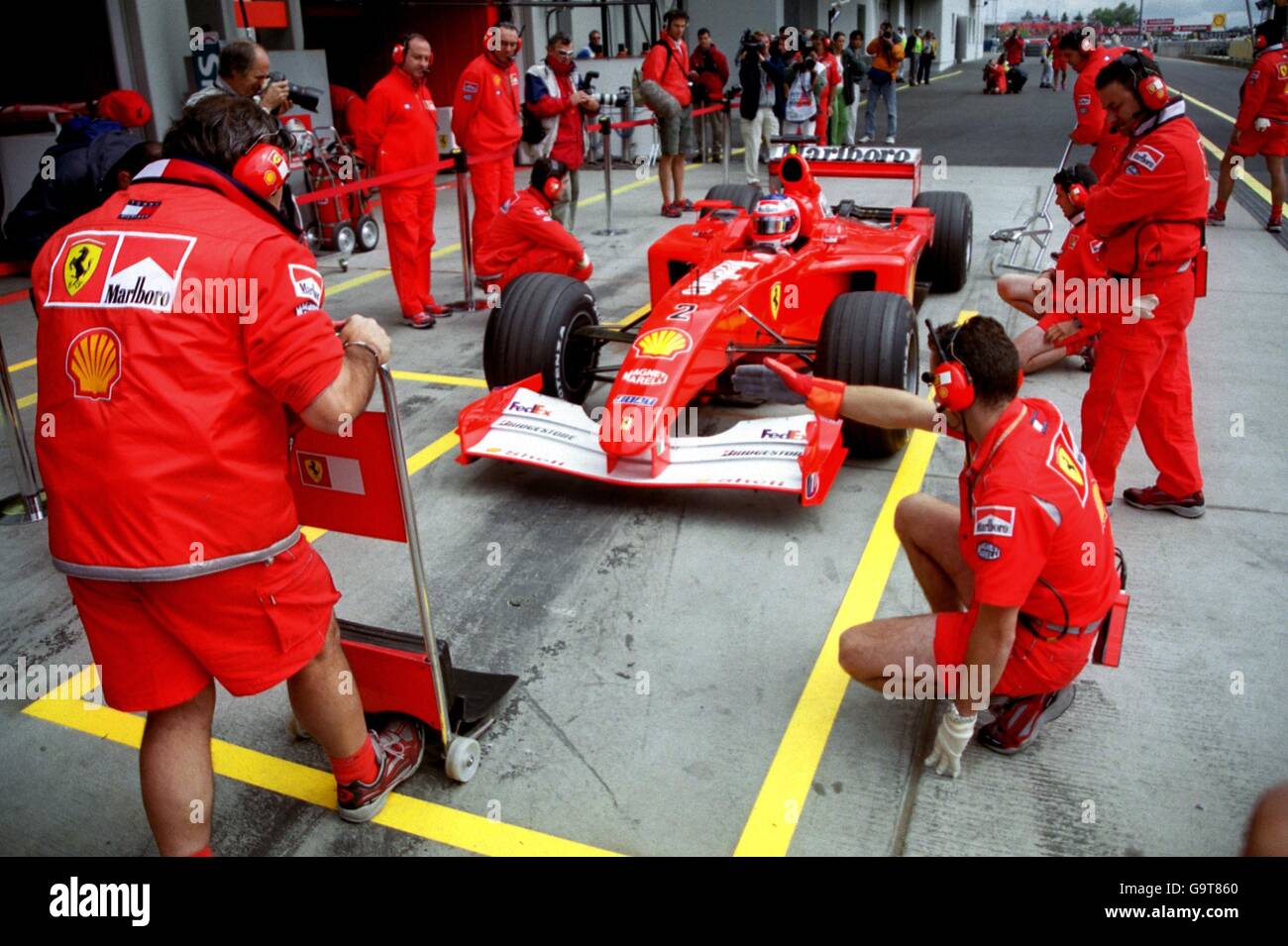 Rubens barrichello rolls into the ferrari pits hi-res stock photography ...