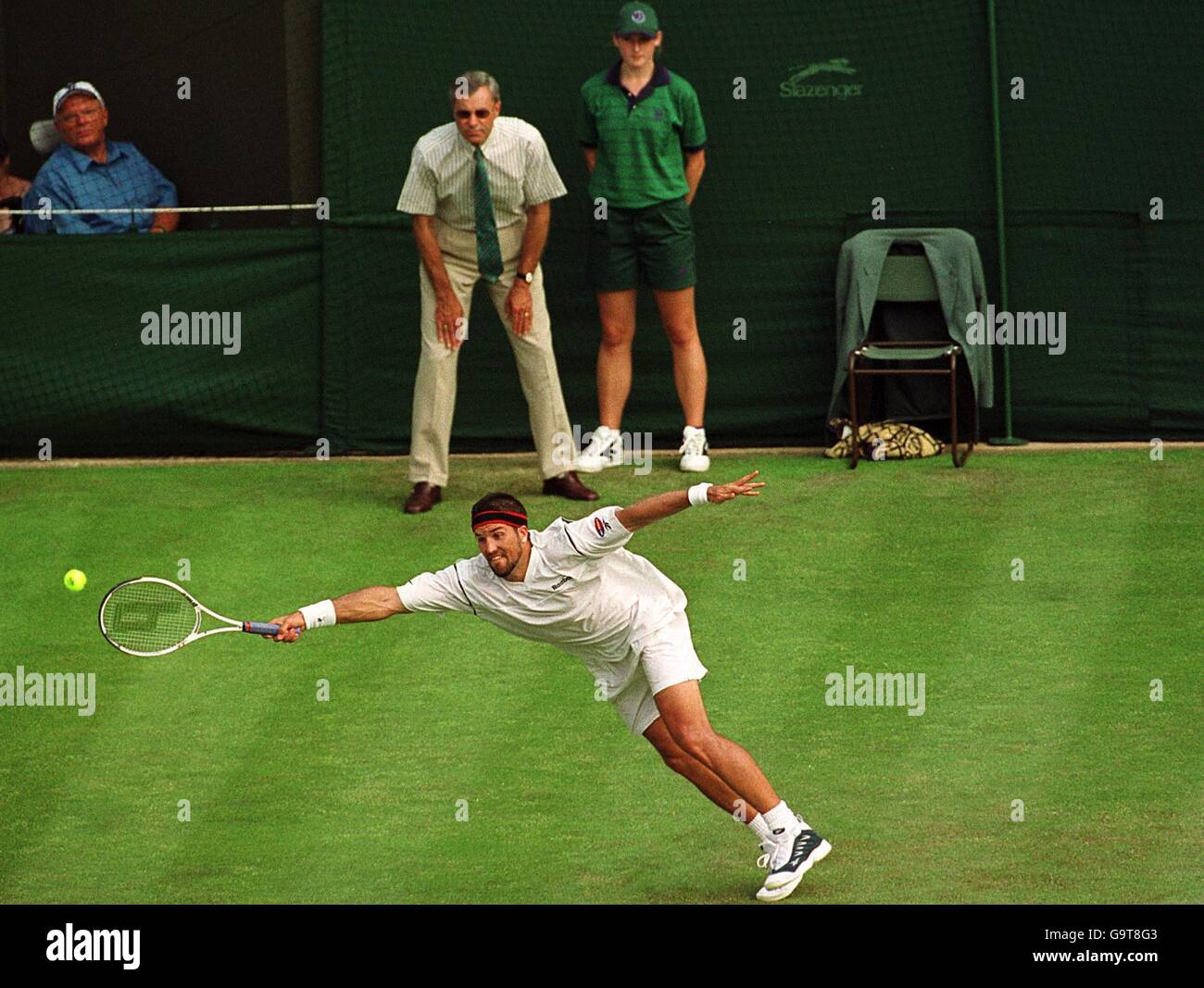 Australia's Pat Rafter in action against Daniel Vacek Stock Photo - Alamy