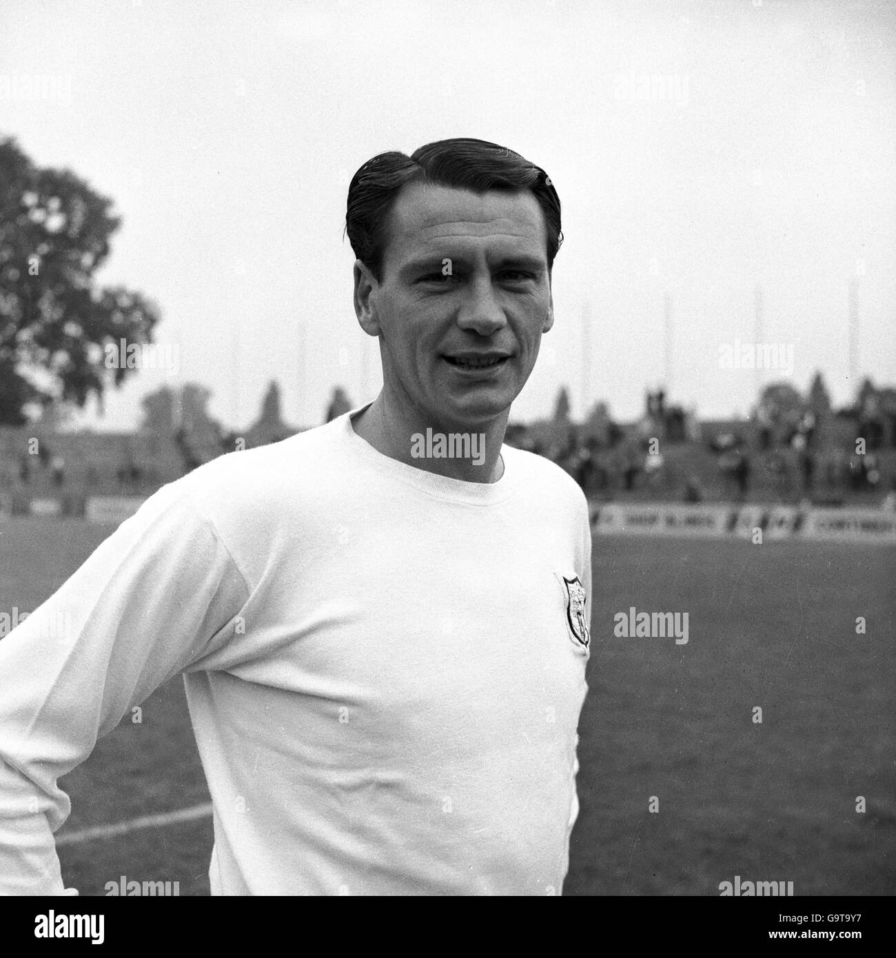 Sport football head head shot bobby robson hi-res stock photography and ...