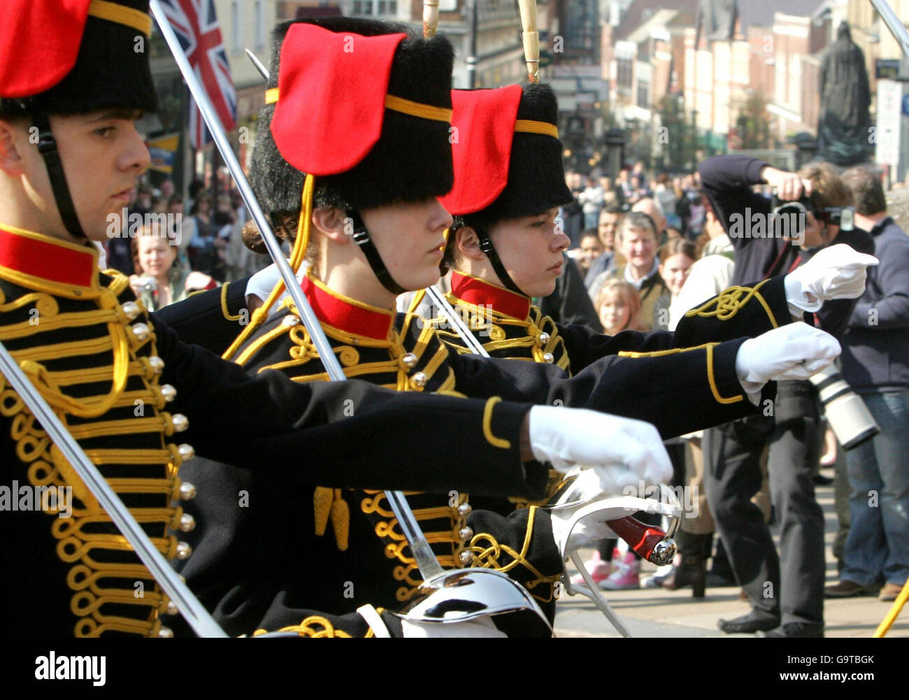 Women soldiers guard Windsor Castle Stock Photo - Alamy