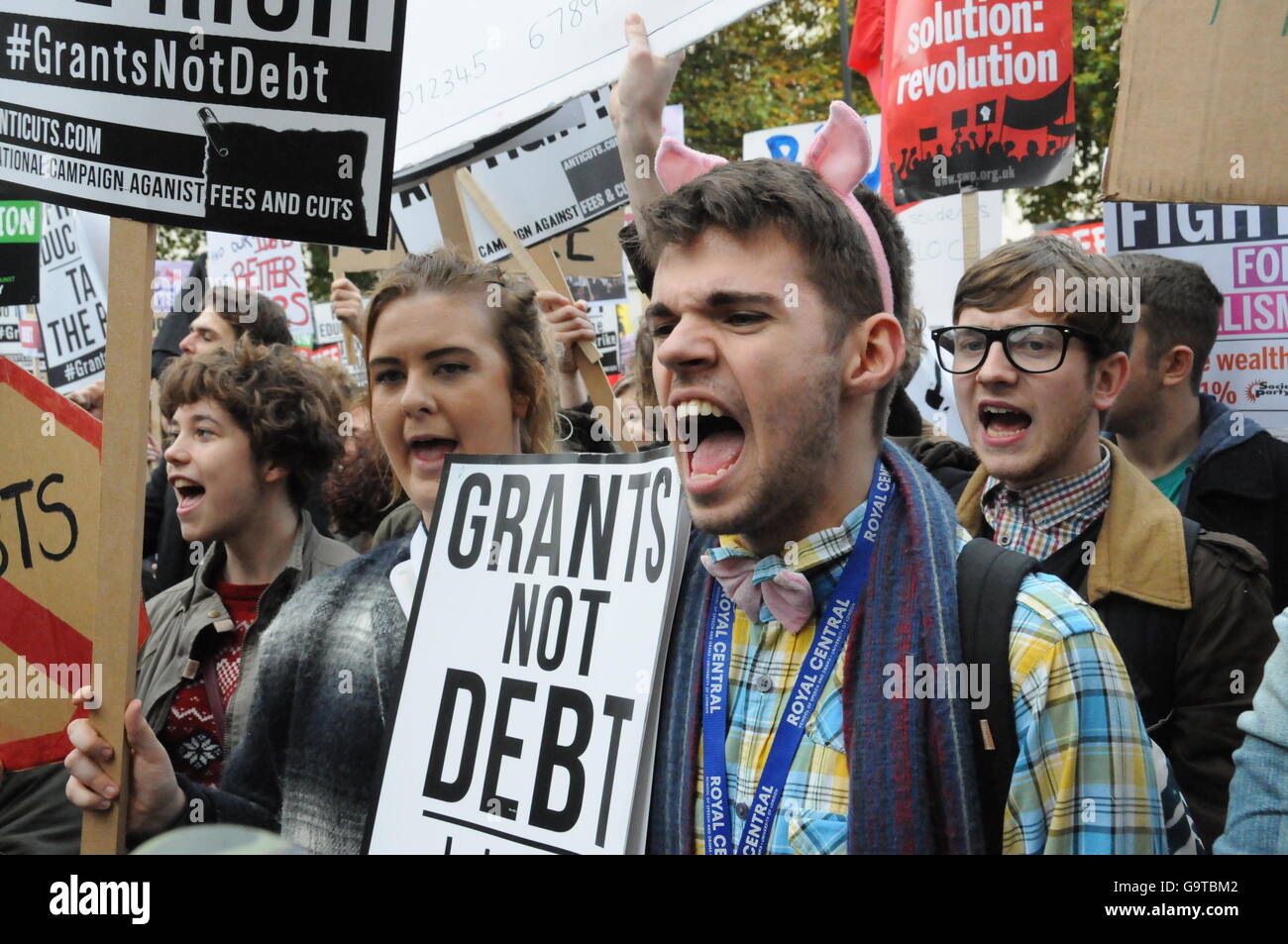 Students vent their anger outside Downing street, at the government's ...