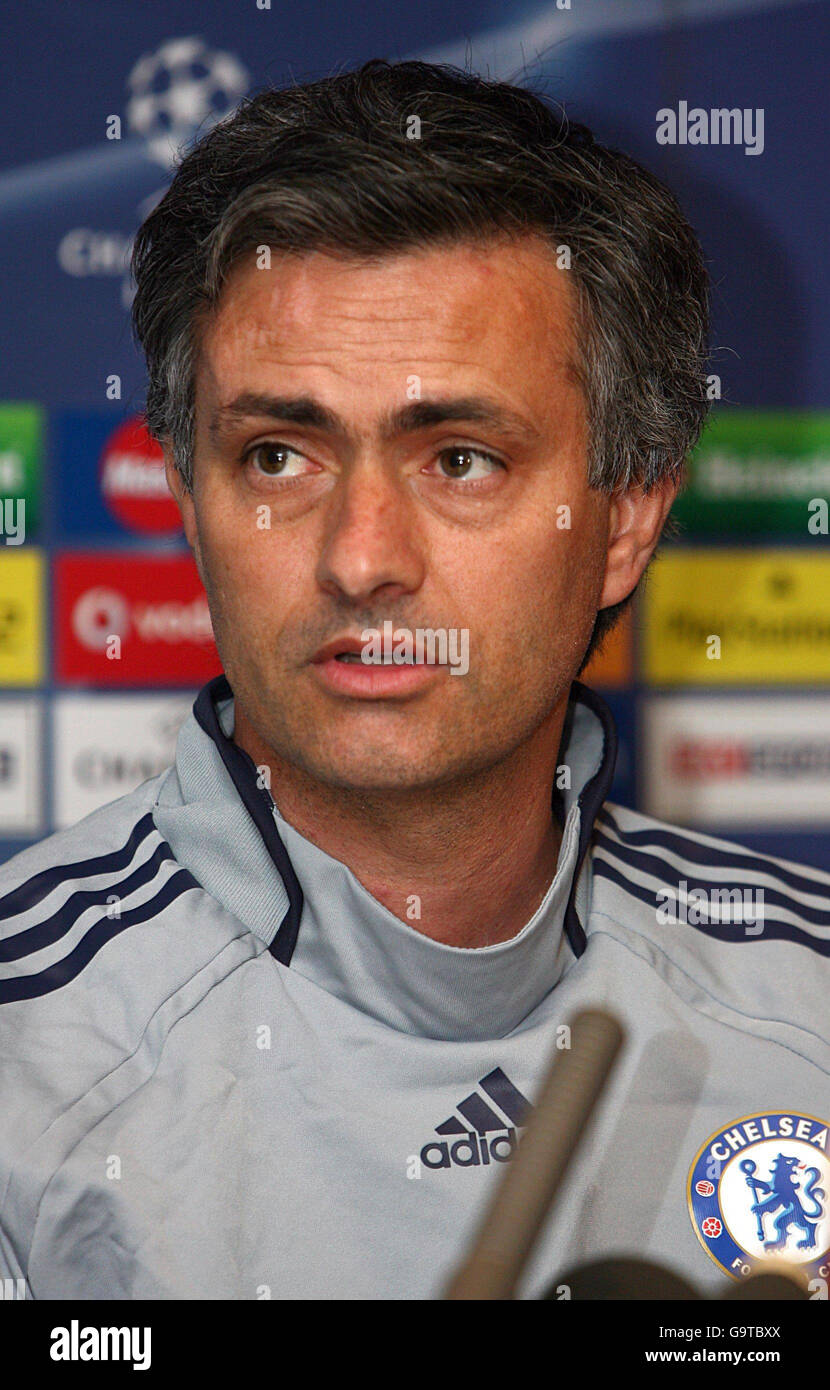Chelsea manager jose mourinho during press conference at stamford ...