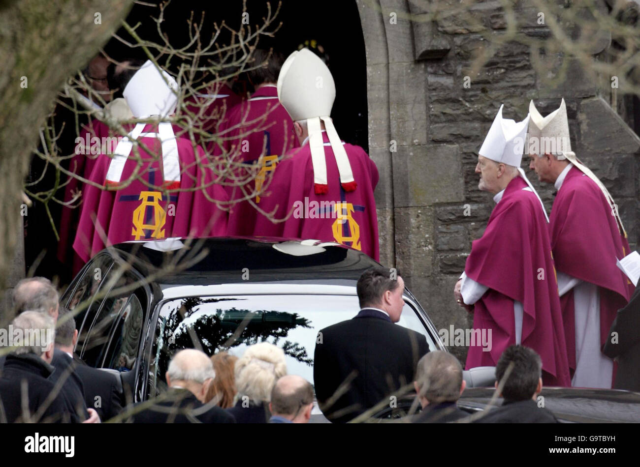 Father paul bennett hi-res stock photography and images - Alamy