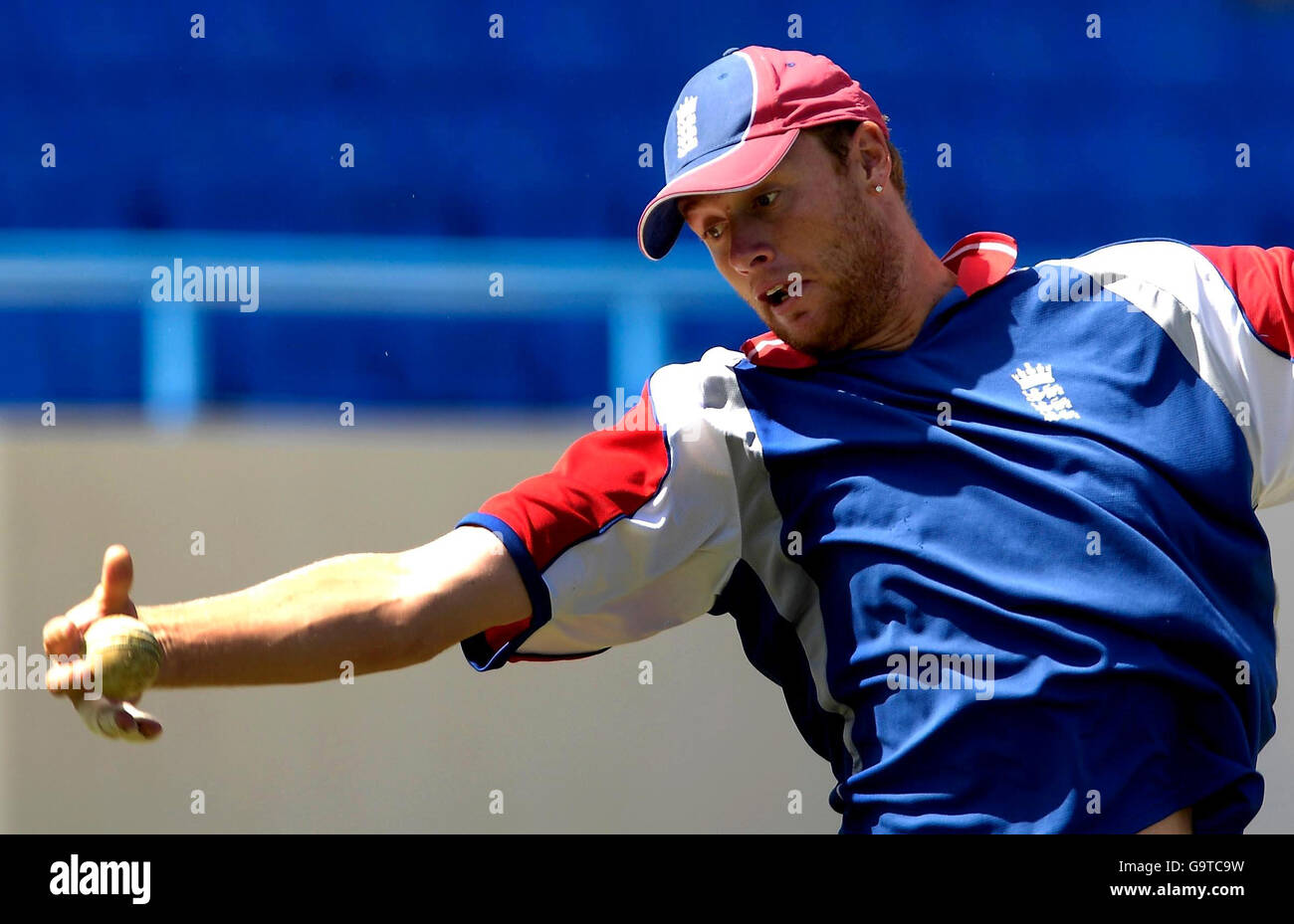 Cricket catching practising hi-res stock photography and images - Alamy
