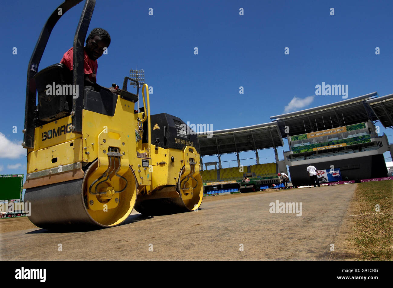 Cricket wicket roller hi-res stock photography and images - Alamy