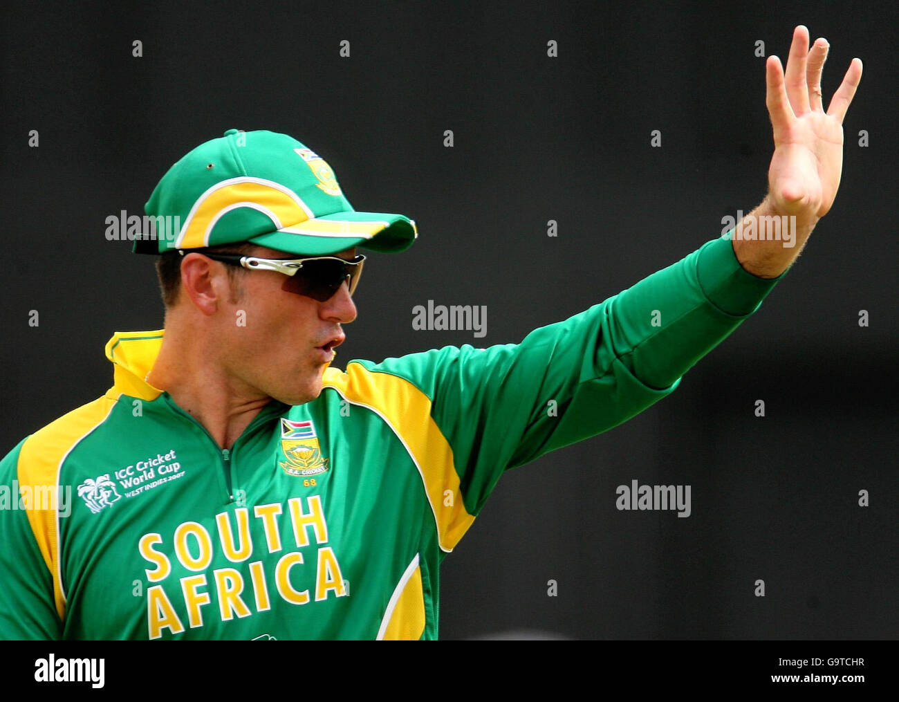 South Africa captain Graeme Smith shouts instructions to his side ...