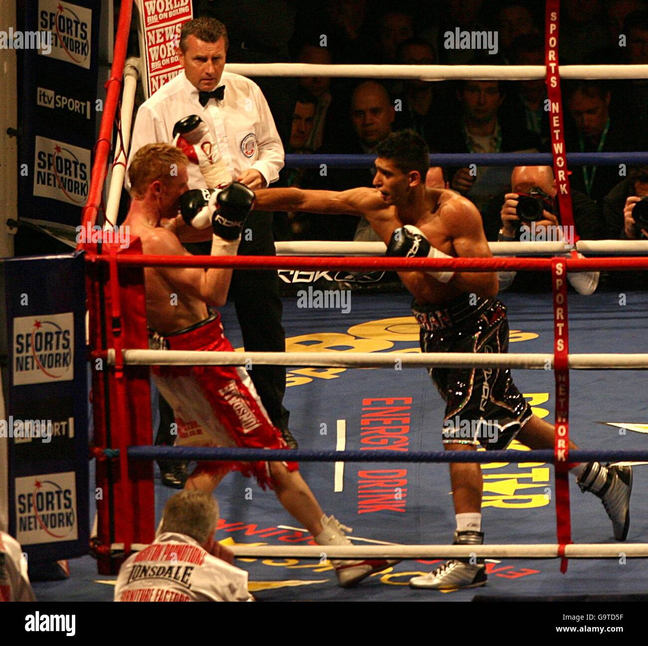 Boxing - Amir Khan v Steffy Bull - Millennium Stadium Stock Photo - Alamy