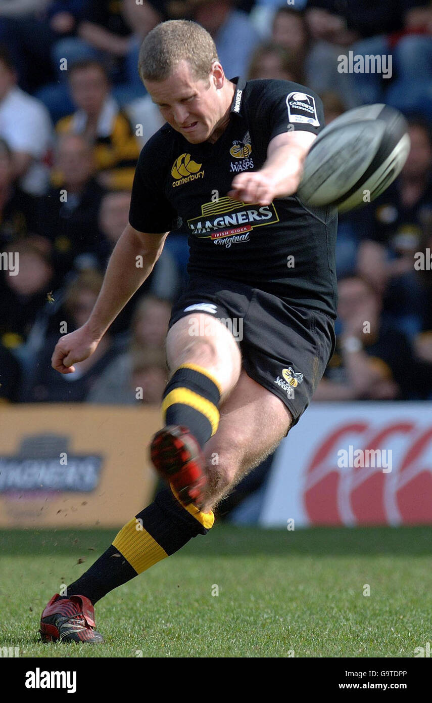 Wasps' Dave Walder scores points from his kicking during the Guinness ...