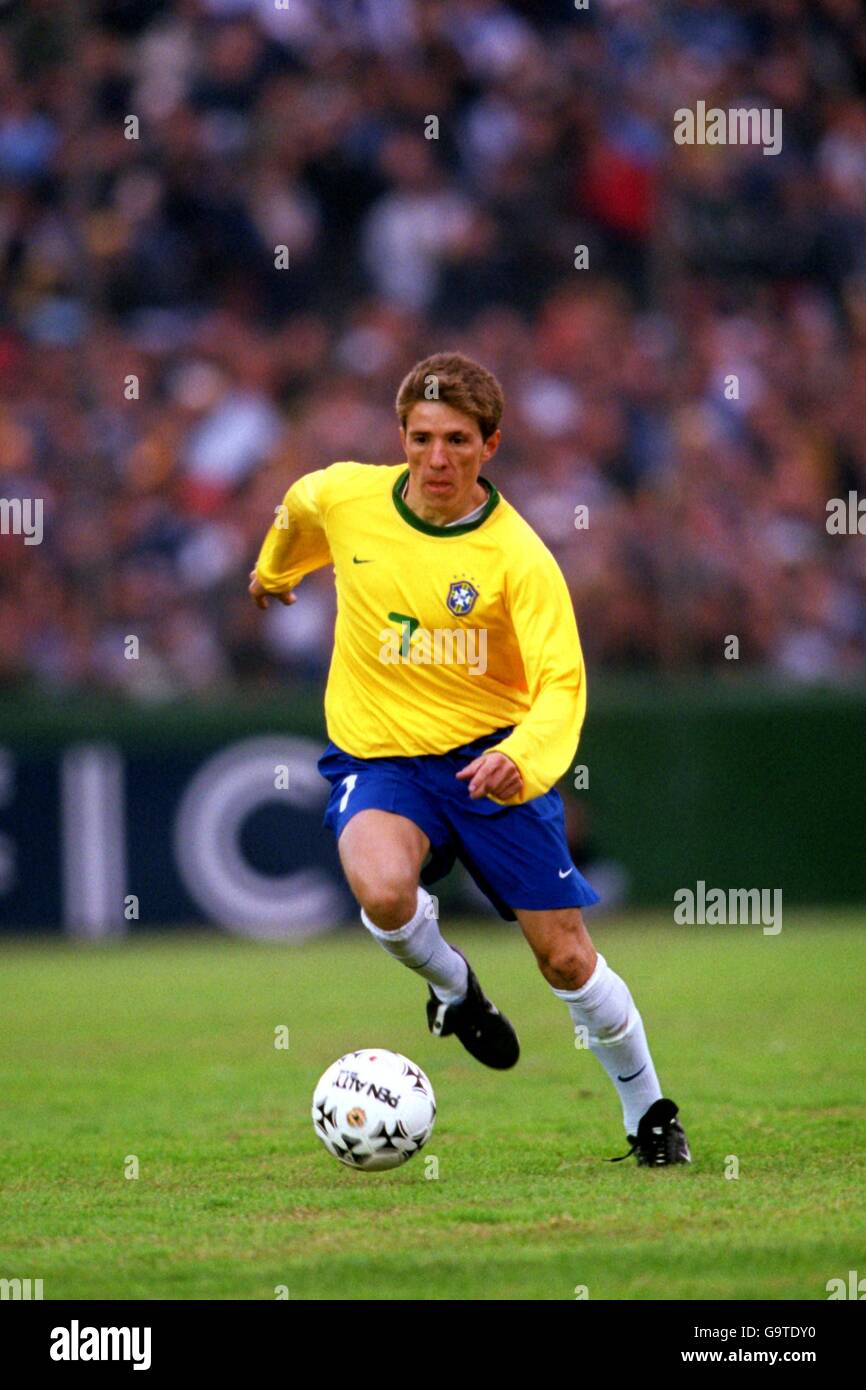 Soccer - World Cup 2002 Qualifier - South American Section - Uruguay v ...