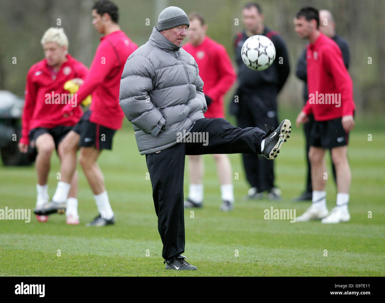 Manchester uniteds manager sir alex ferguson training session ...