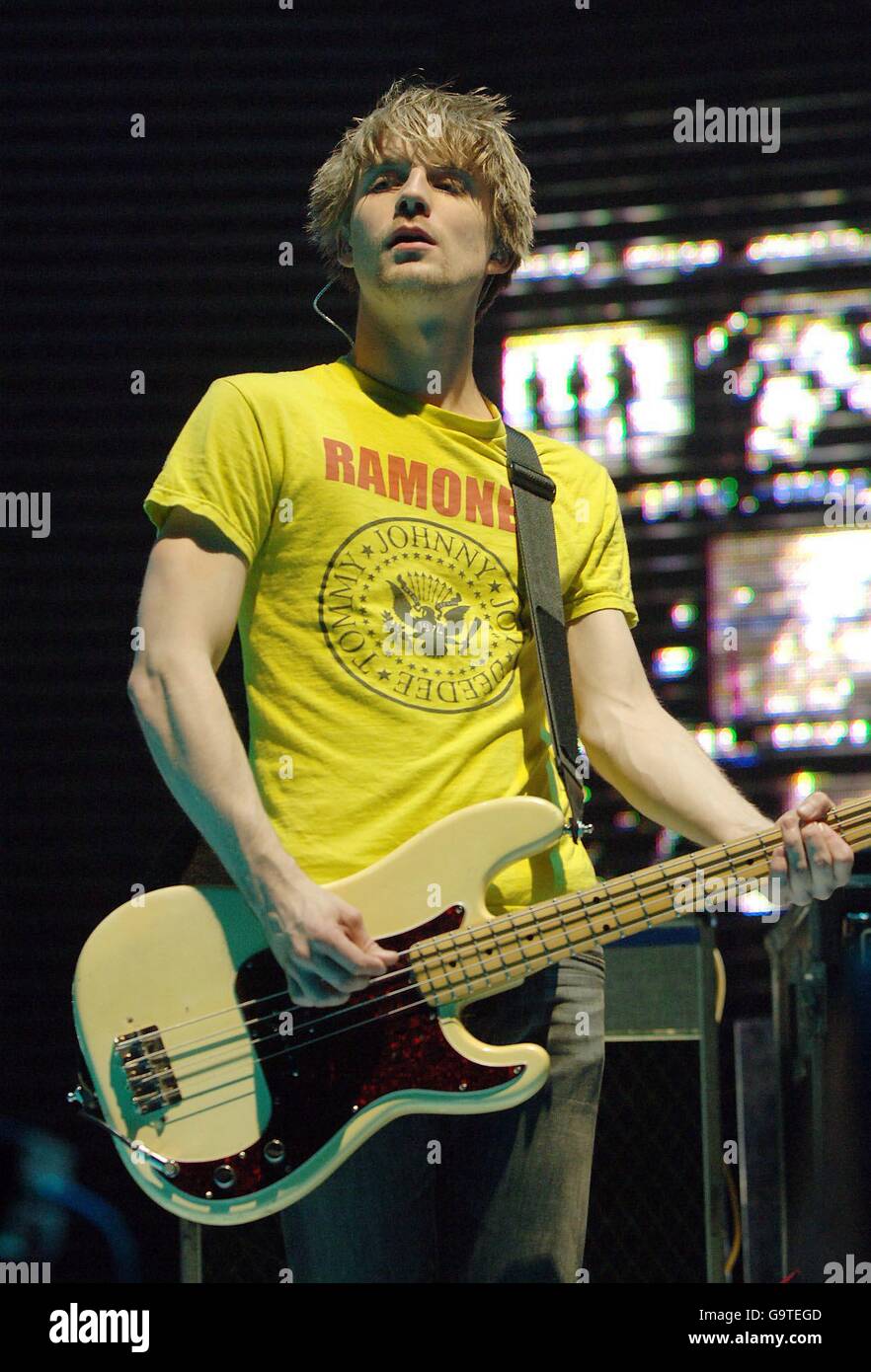 Slogan logo writing motif t shirt tshirt shirt hi-res stock photography ...