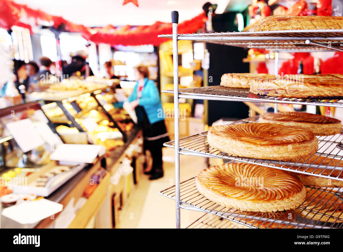 French bakery pastry paris hi-res stock photography and images - Alamy