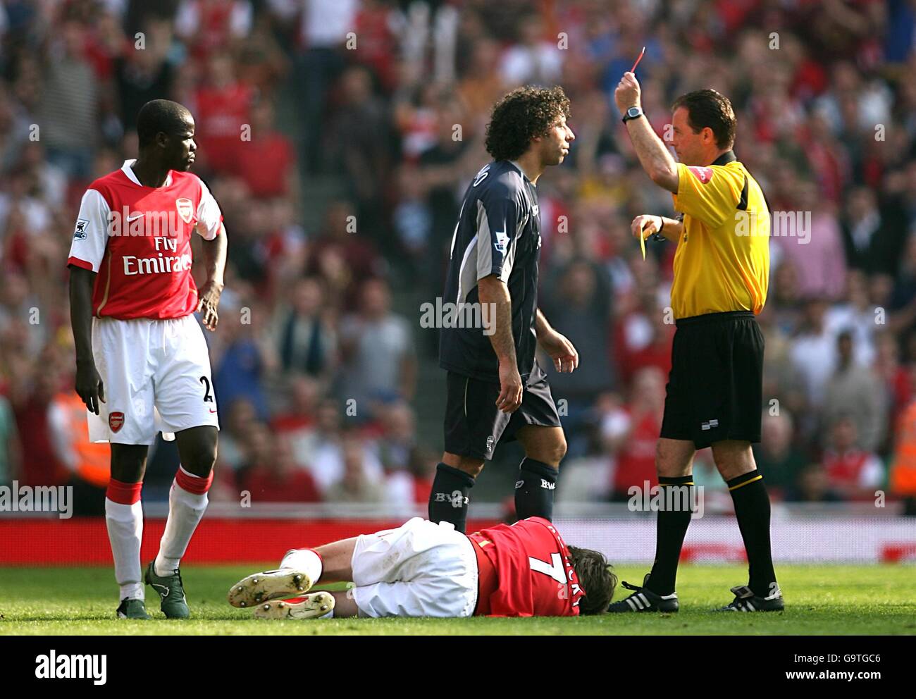 Bolton Wanderers'Ivan Campo is shown the red card by referee Rob Styles ...