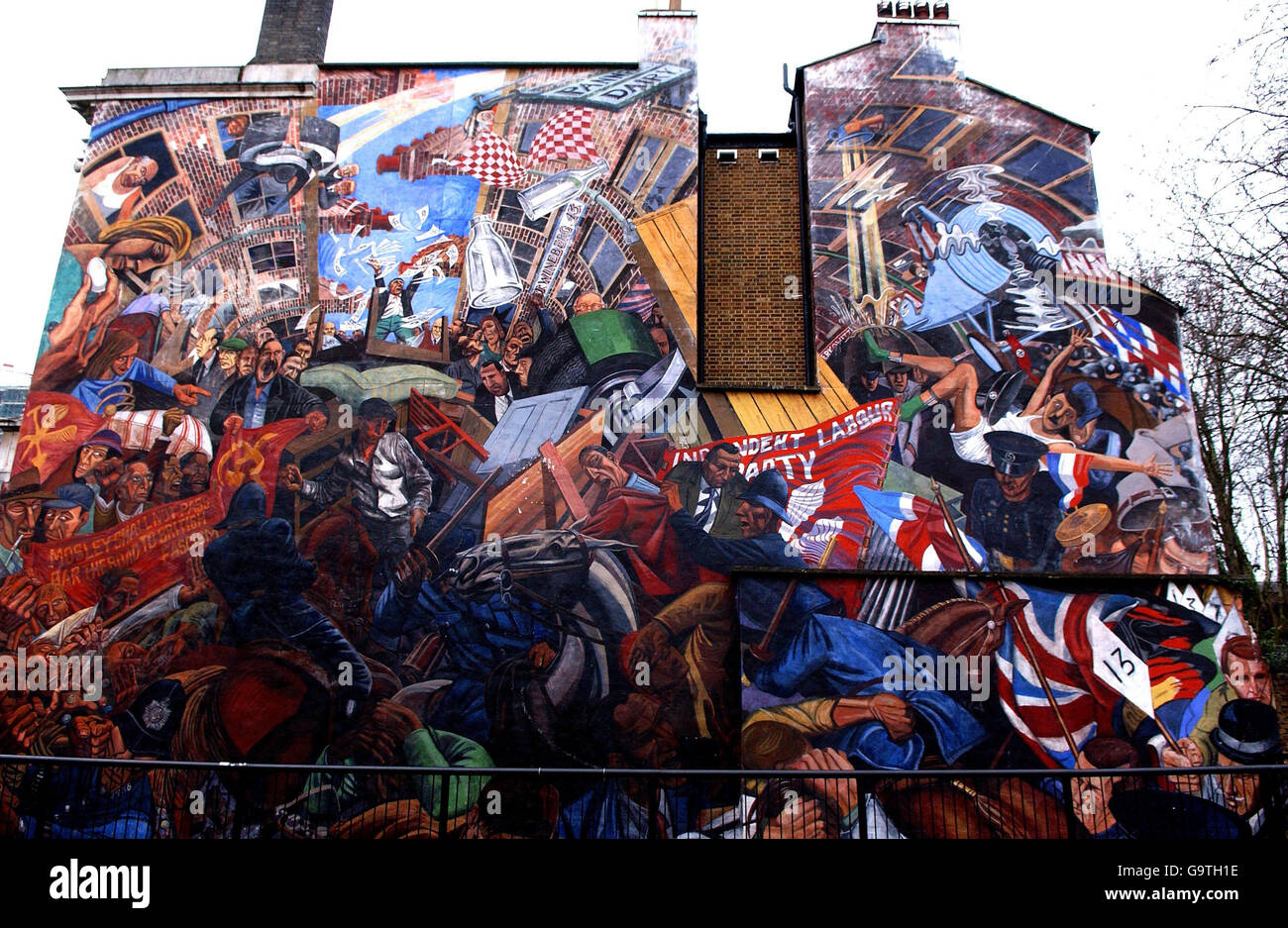 London street mural cable street hi-res stock photography and images ...