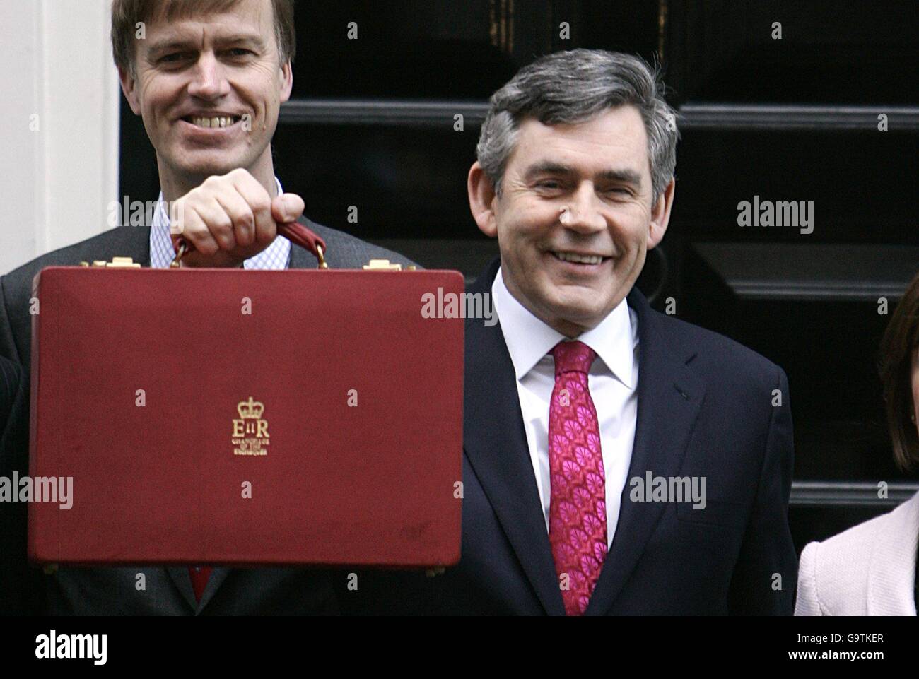 Gordon brown leaves 11 downing street hi-res stock photography and ...