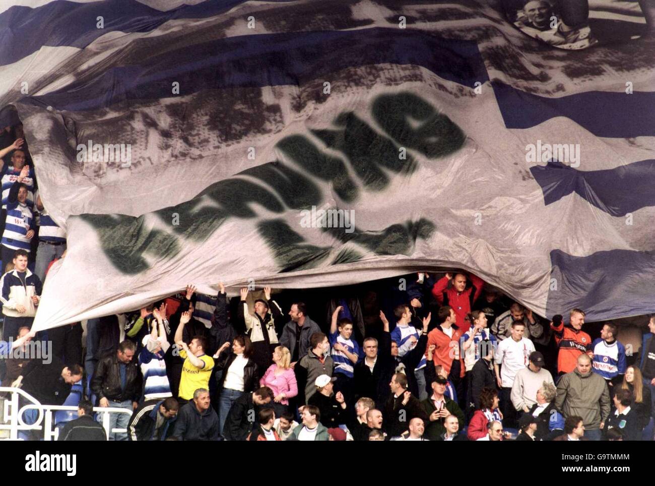 The reading fans with a huge banner hi-res stock photography and images ...