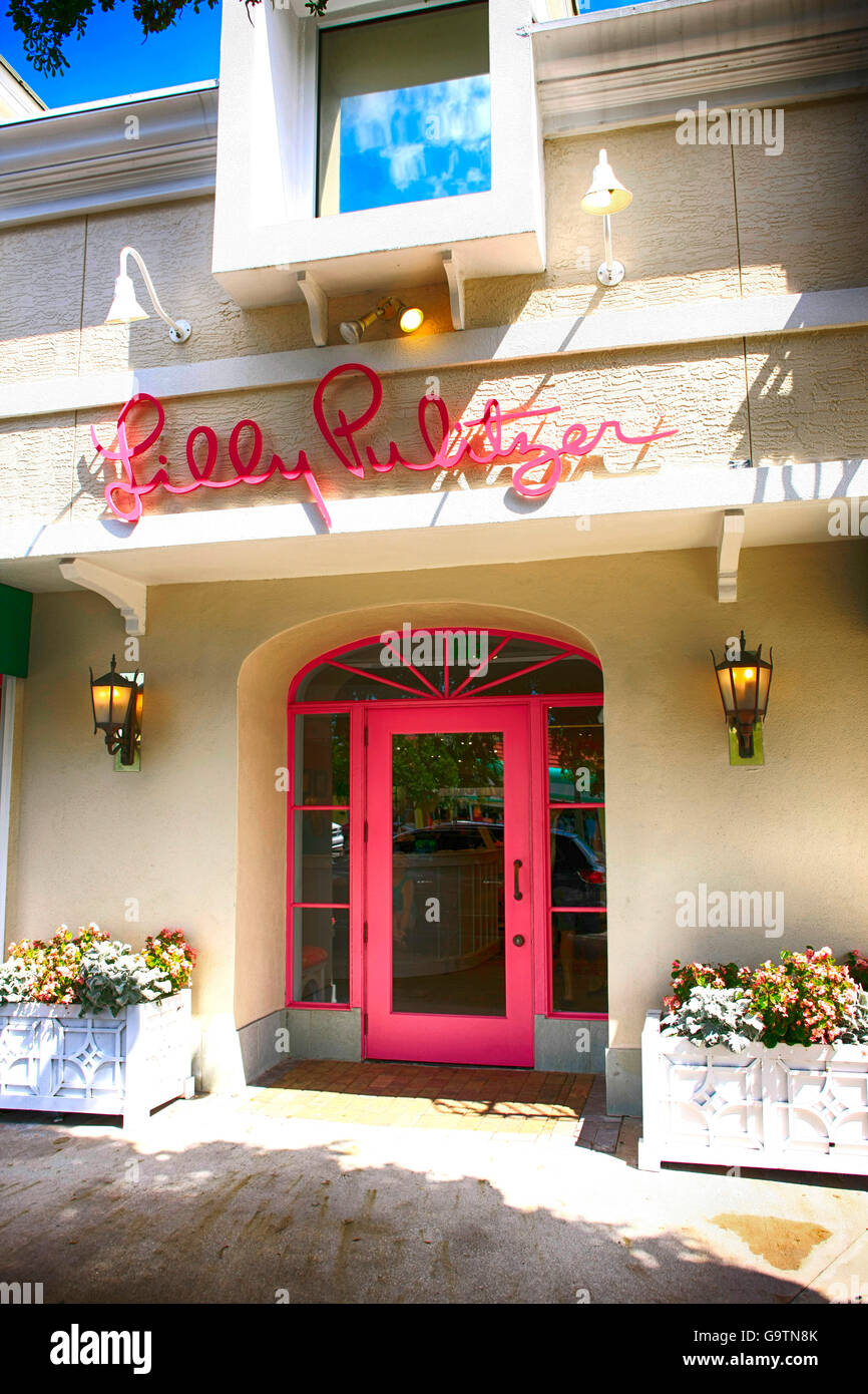 Lilly pulitzer shopping shop selling hi-res stock photography and ...