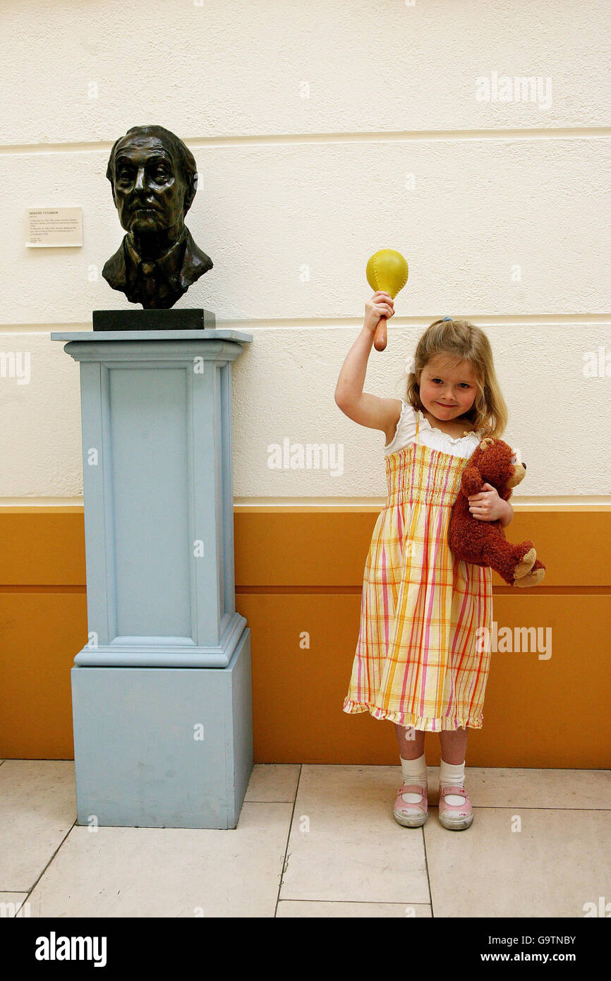 Clara lee hi-res stock photography and images - Alamy