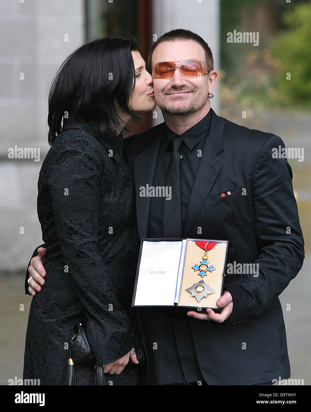 Bono receives honorary knighthood Stock Photo - Alamy