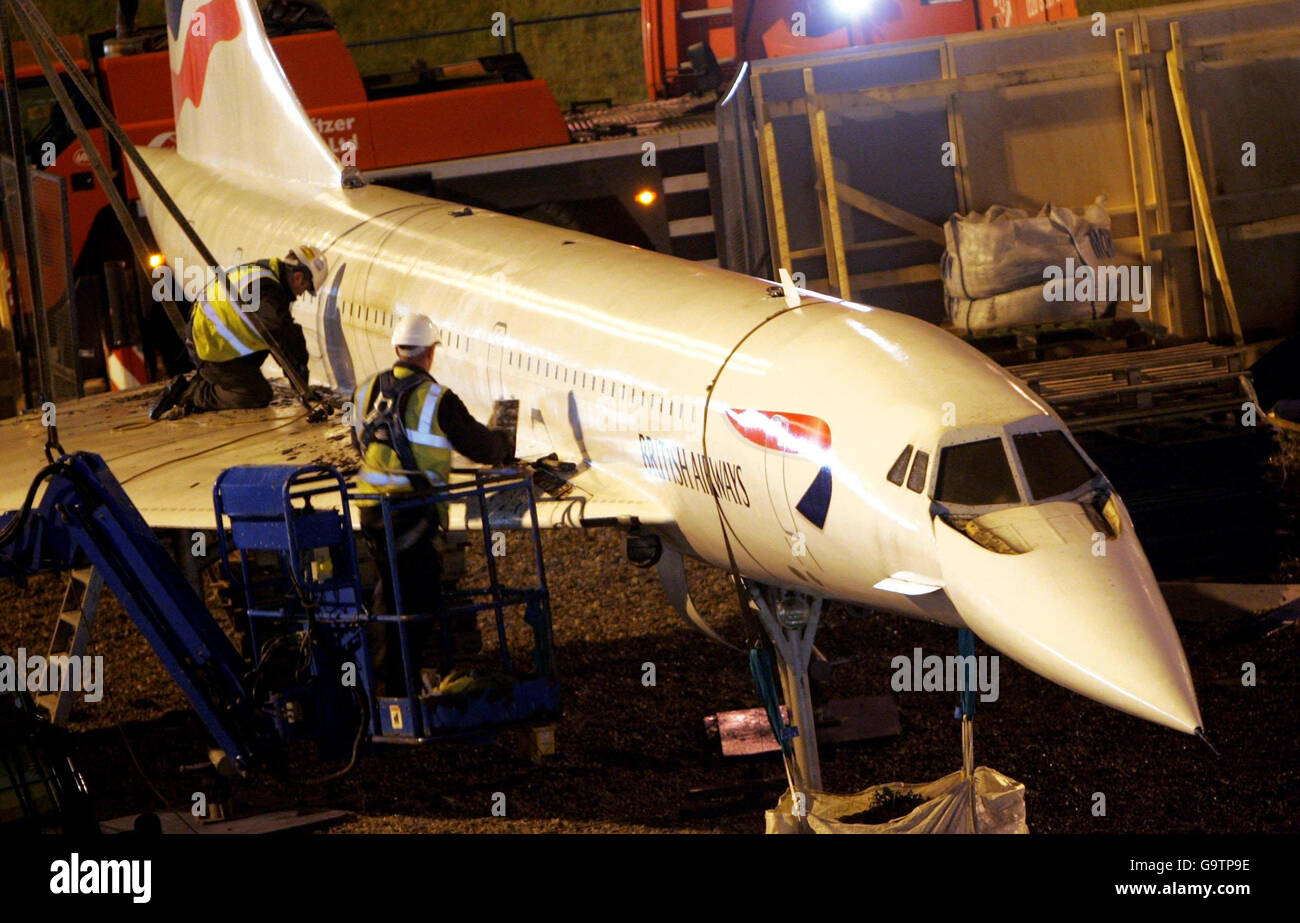 Concorde removed from Heathrow Stock Photo - Alamy