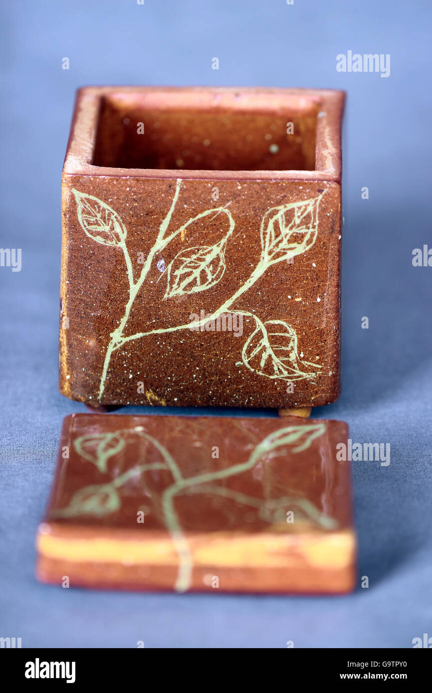 Ceramic pot pottery ceramic square box with lid Stock Photo - Alamy