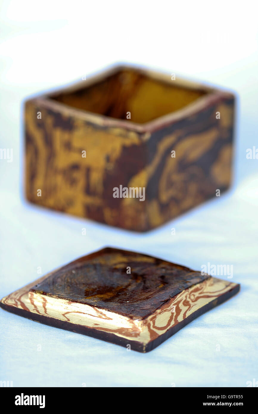 Ceramic pot pottery ceramic square box with lid Stock Photo - Alamy
