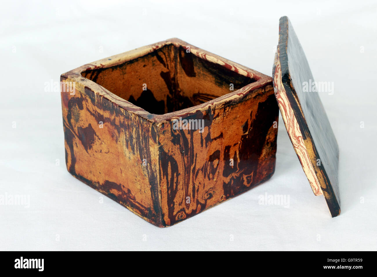 Ceramic pot pottery ceramic square box with lid Stock Photo - Alamy