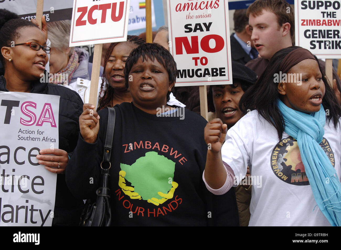 Zimbabwe protests hi-res stock photography and images - Alamy
