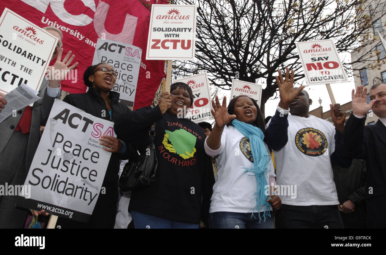 Protest outside zimbabwean embassy hi-res stock photography and images ...