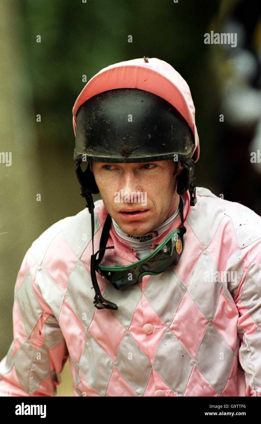 Horse Racing - Sandown Races Stock Photo - Alamy