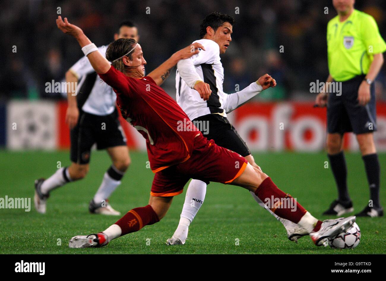 Soccer - UEFA Champions League - Quarter Final - First Leg - Roma v ...
