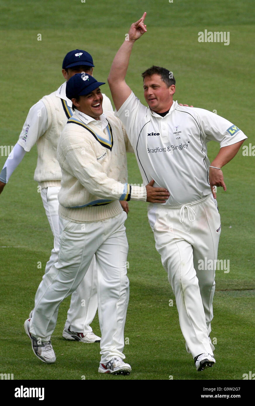 Sport cricket celebrating gesturing darren gough hi-res stock ...