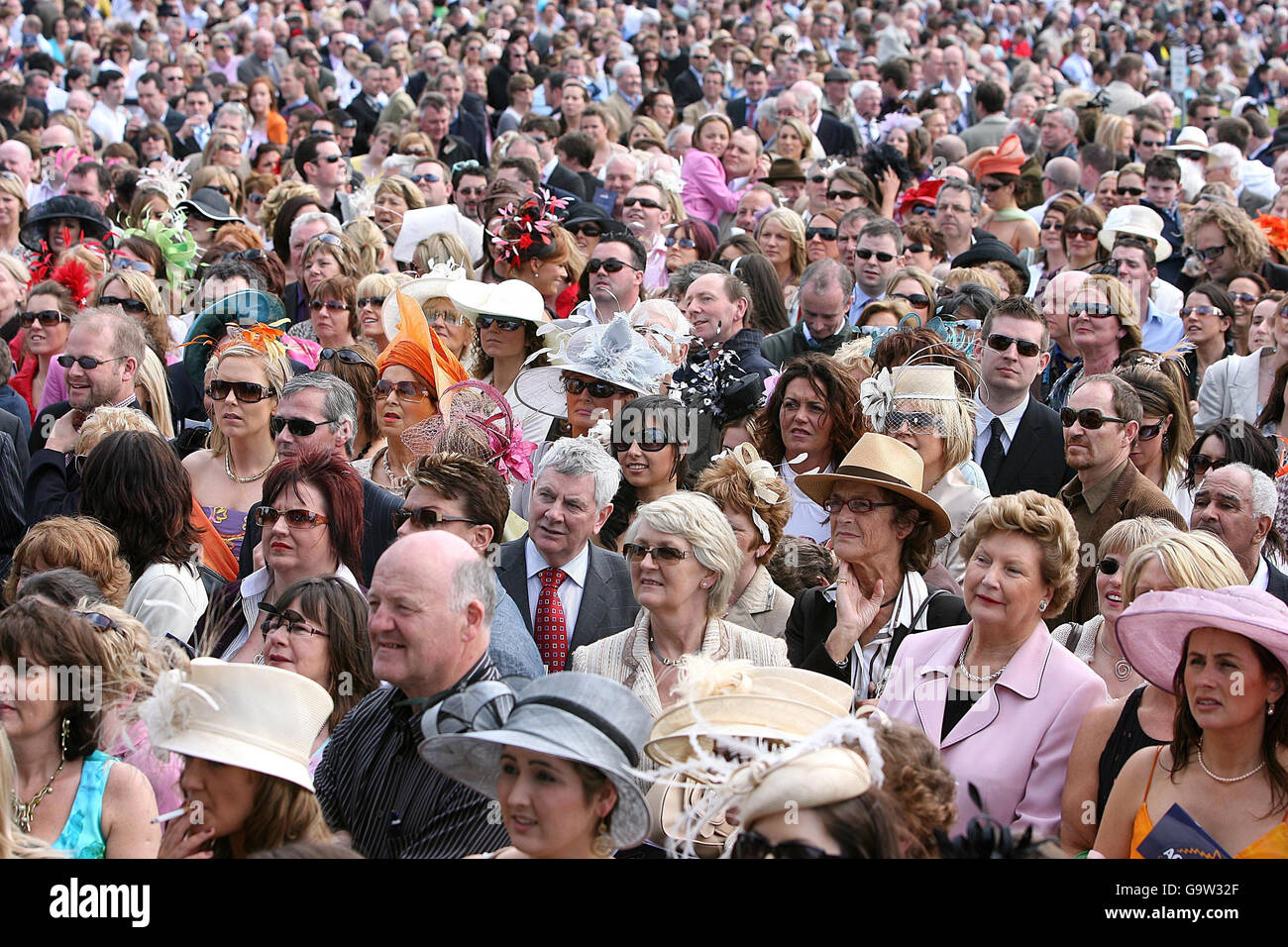 Croud hi-res stock photography and images - Alamy
