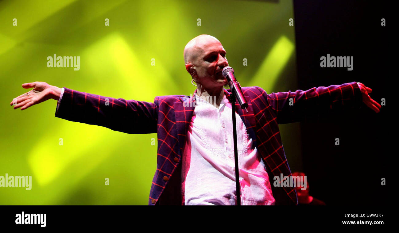 James in concert - London Stock Photo - Alamy