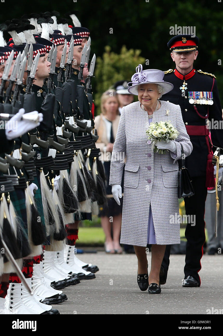 She inspects members royal highland fusiliers 2 scots hi-res stock ...