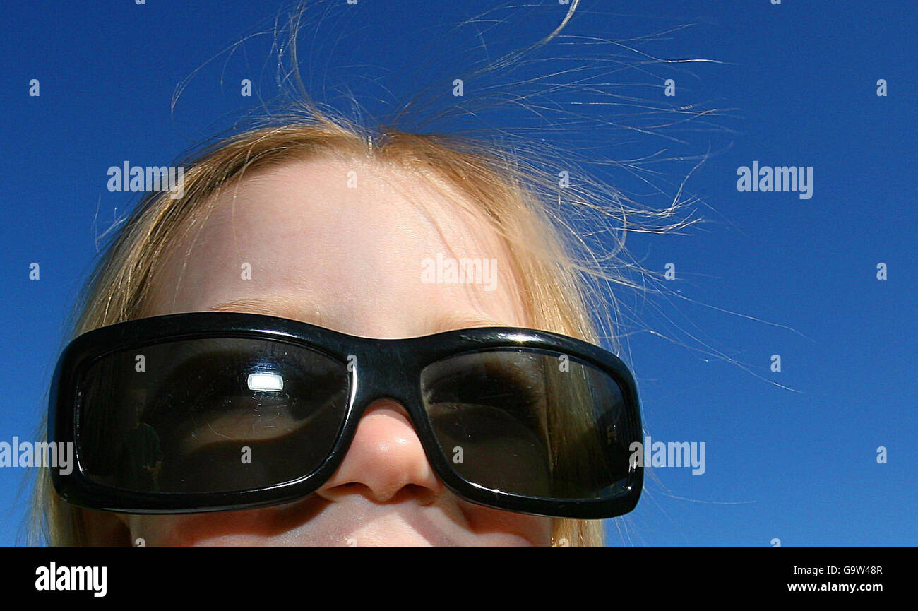 Unseasonal easter weather hi-res stock photography and images - Alamy