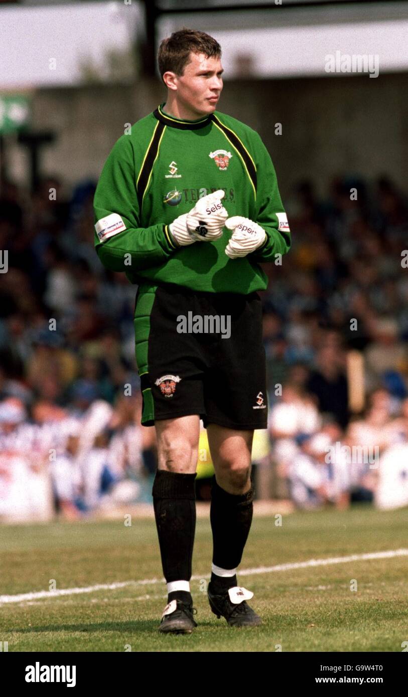Goalkeeper phil barnes hi-res stock photography and images - Alamy