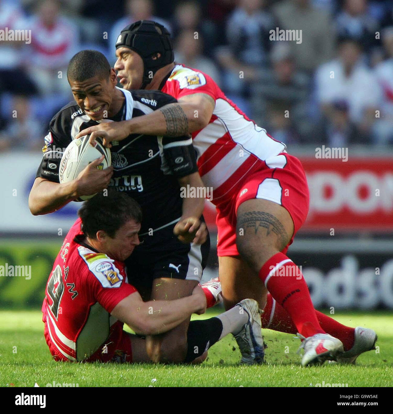 Sport rugby league tackling action leon pryce hi-res stock photography ...