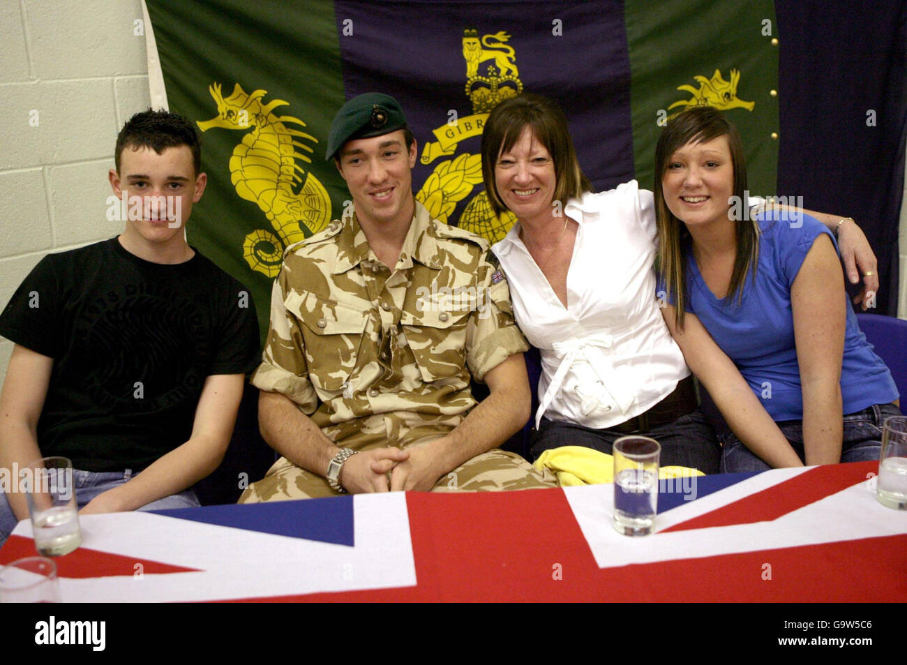 Sailors return home Stock Photo - Alamy