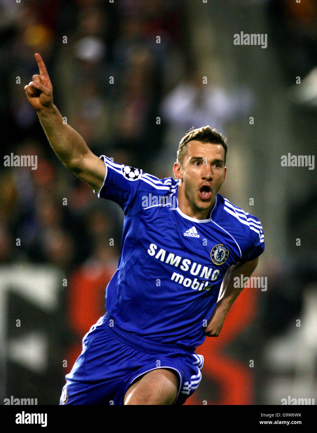 Chelsea's Andriy Shevchenko celebrates his equalising goal Stock Photo ...