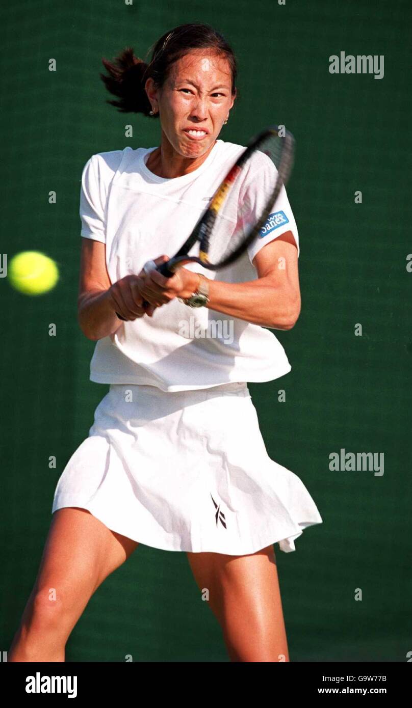 Tennis - Wimbledon Championships - First Round. Janet Lee Stock Photo ...