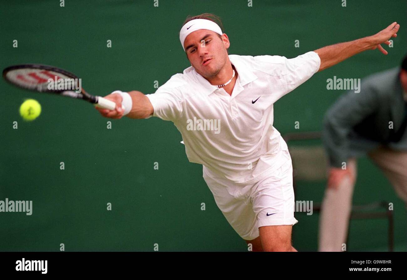 Tennis, Wimbledon 2001, Third Round. Roger Federer Stock Photo - Alamy
