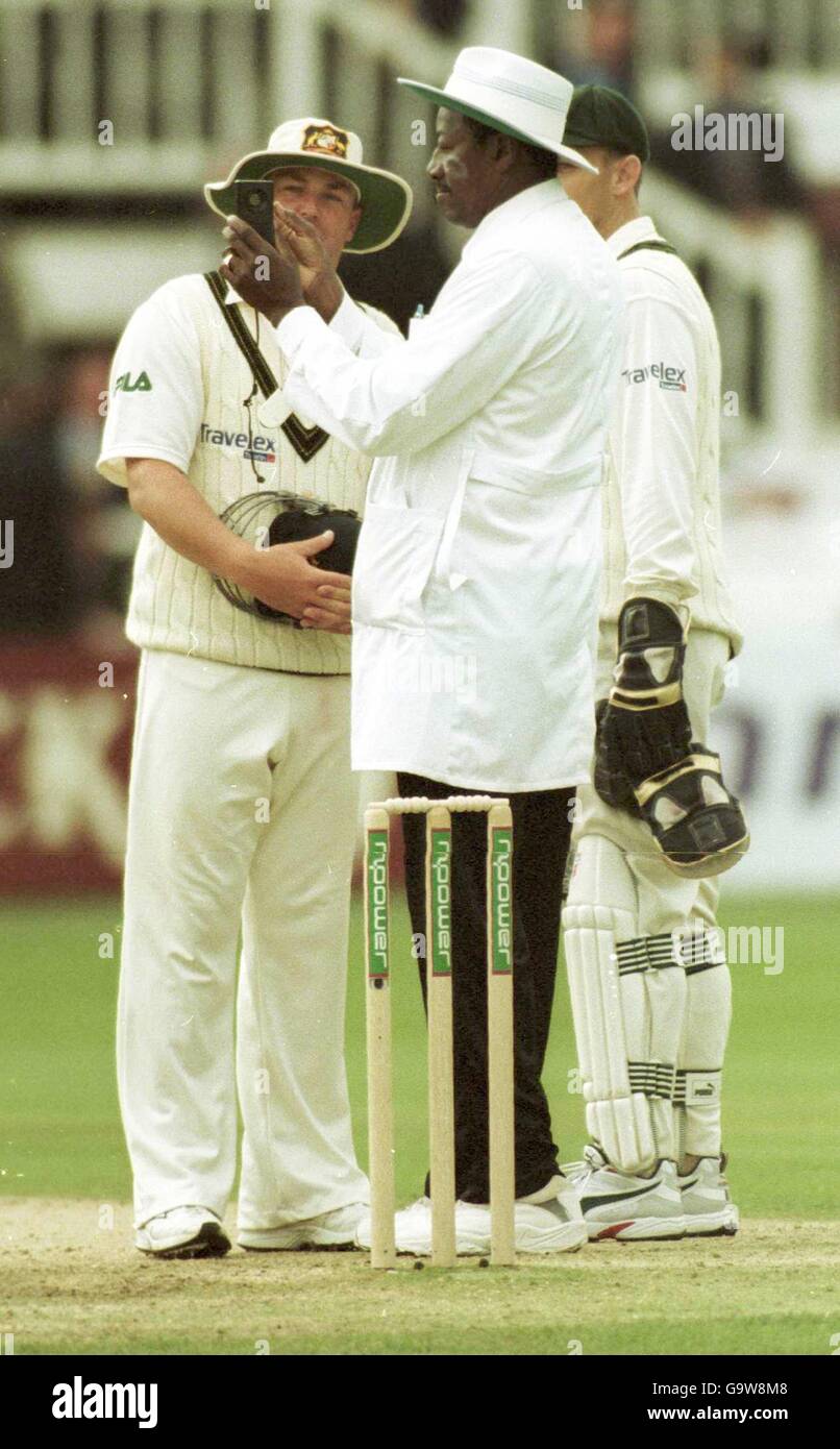 Cricket umpire light meter hi-res stock photography and images - Alamy