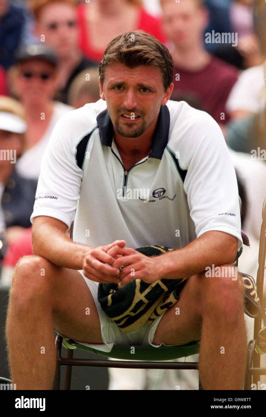 Goran ivanisevic 2001 wimbledon hi-res stock photography and images - Alamy