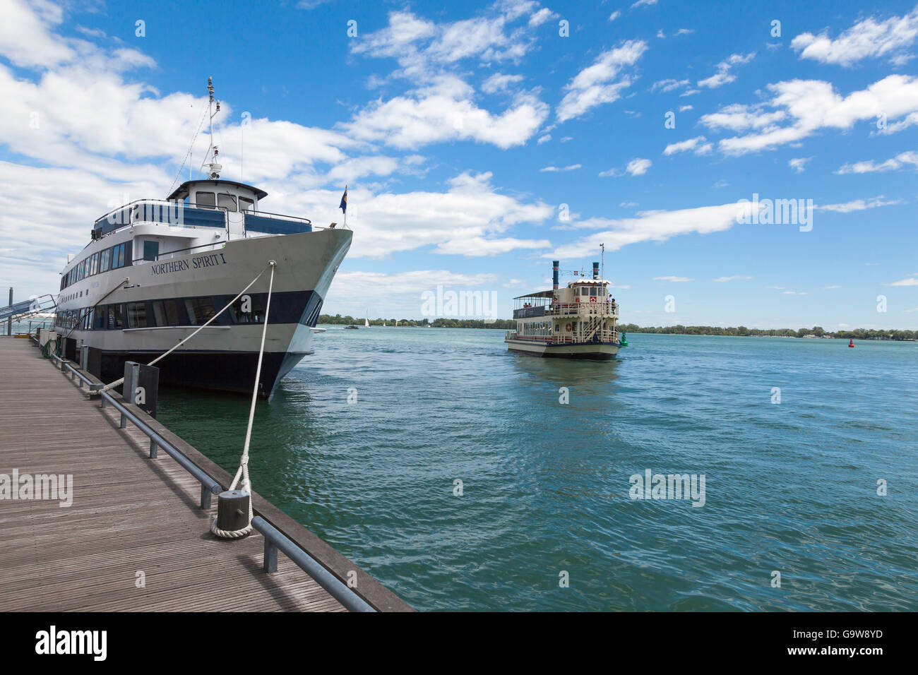Toronto shore hi-res stock photography and images - Alamy
