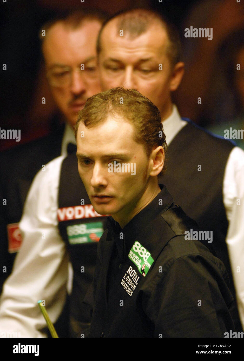 Eirian williams snooker referee crucible hi-res stock photography and ...